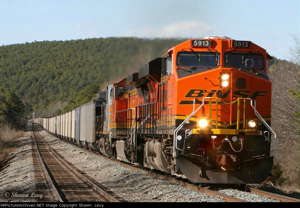 BNSF 5913